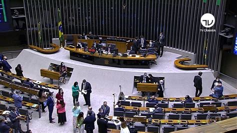 Fundeb Câmara aprova PEC que prevê 23 de participação da União até