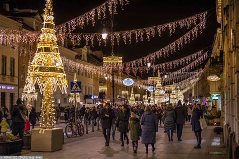 Świąteczna iluminacja Warszawa 2019 Ulice przygotowują się na Święta