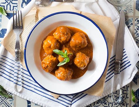 Albóndigas caseras en salsa napolitana un clásico que no hay que