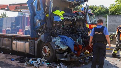 Lkw Unfall bei Grünberg sorgt für langen A5 Stau Video hessenschau