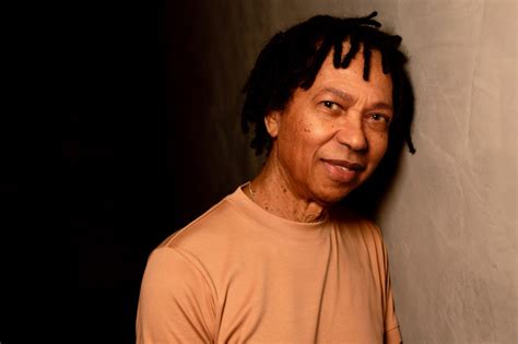 Djavan canta faixas de novo álbum e celebra o que está por vir no palco