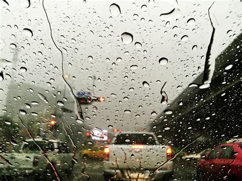 Saiba o que é aquaplanagem e veja 4 dicas de como evitar 99