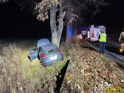 Wypadek W Ciepielowicach Auto Uderzy O W Drzewo Wiadomo Ci