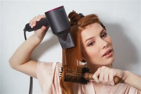 Réussir son brushing en 5 minutes structurer la coiffure lisser les