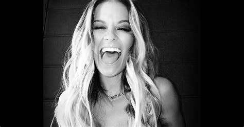 Rita Ora Topless Novembre Purepeople