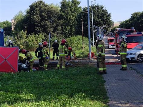 Miertelny Wypadek W Pleszewie Na Przeje Dzie Kolejowym Nie Yje