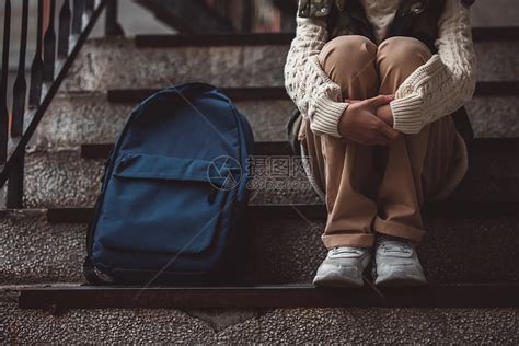 孤独自闭的青少年高清图片下载 正版图片501706750 摄图网