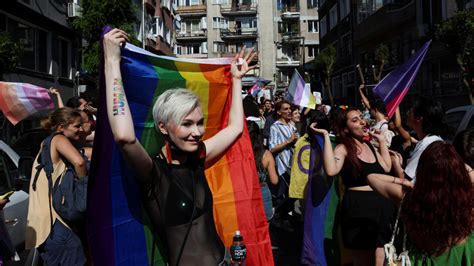 Turquía liberadas 400 personas detenidas durante la marcha del Orgullo