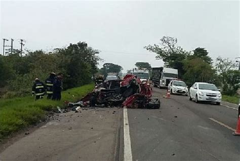 Acidente Entre Carro E Caminh O Deixa Um Morto Na Br Em Eldorado