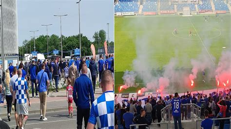 Kibice Wisły Płock na treningu piłkarzy przed meczem z Rakowem