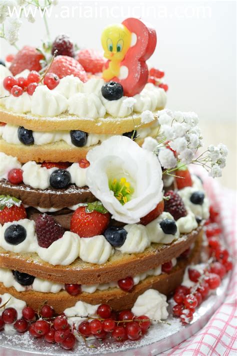 Naked Cake ai frutti di bosco Buon compleanno Anais tra verità bugie