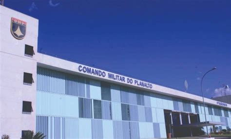 Após mudar Comandos Exército troca postos de 60 generais e 15 coronéis