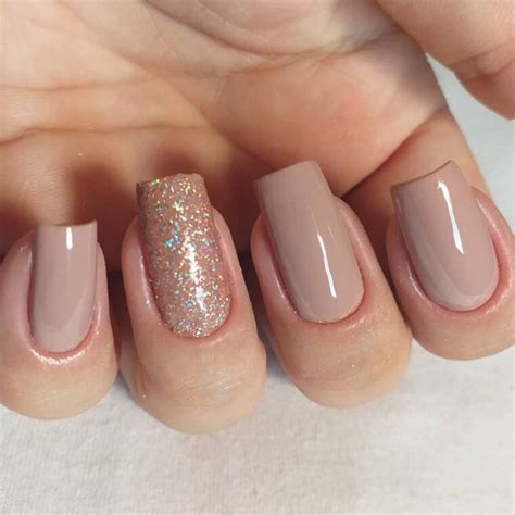 Elegancia en tus Manos Descubre la Sofisticación de los Esmaltes Nude