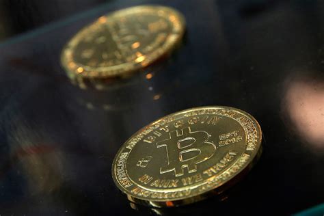 El bitcoin rompe récords y supera los 20 000 dólares por primera vez en
