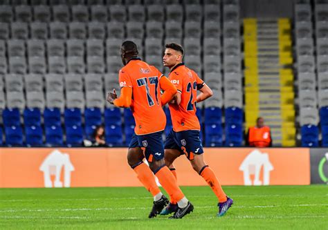 İSTANBUL BAŞAKŞEHİR 3 0 RFS İstanbul Başakşehir FK