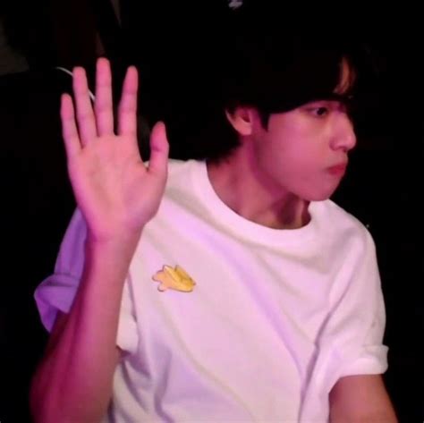 Pin by on ʟɪᴠᴇ s Kim taehyung Taehyung Bts v