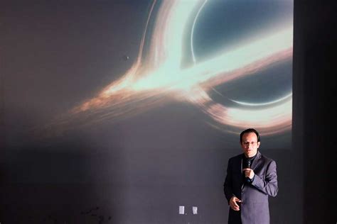 Astrofísico UG habla sobre el camino hacia la primera imagen de un