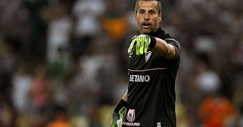 Fluminense anuncia renovação goleiro Fábio veja novo tempo de contrato