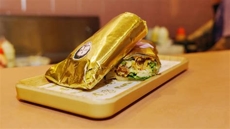 El Kebab Con Chicharrones Estilo Peruano Elaborado Por Uno De Los Chefs