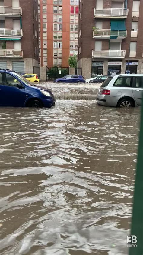 CRONACA METEO DIRETTA Forti TEMPORALI In Lombardia A MILANO Esonda
