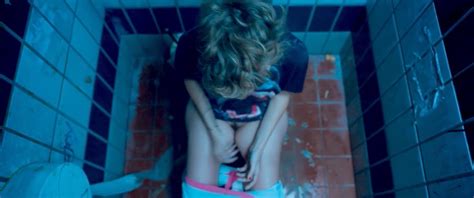 Naked Carla Juri In Wetlands
