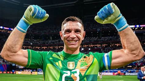 El PICANTE festejo del Dibu Martínez de cara a los hinchas de Chile