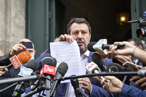 Crisi di governo appena cominciata ma già finita Salvini fa dietrofront