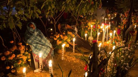 Así se celebra el Día de Muertos en Xochimilco VIDEO MVS Noticias