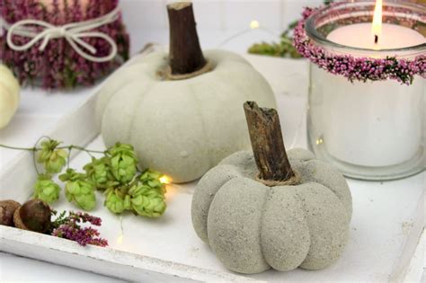 DIY Beton Kürbis mit einem Nylonstrumpf ganz leicht selber machen