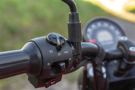 Royal Enfield HNTR 350 Stado Koni To Nie Wszystko Test Dane