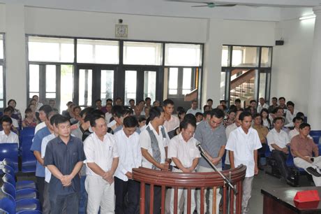 14 bị cáo nguyên là cán bộ nhân viên hai chi nhánh cung ứng tầu biển