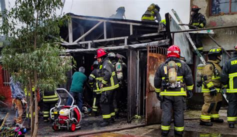 Incendio Estructural Destruye Vivienda De Un Piso En Cerro Navia