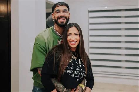 Anuel AA Defiende A Su Novia De Los Que La Acusan De Ser Trans