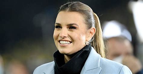 Grill Den Henssler Starkoch Begeistert Laura Wontorra Mit Nacktem