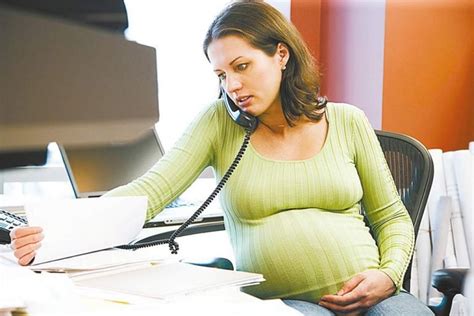Mejora La Postura De Tu Cuerpo En La Oficina Durante El Embarazo