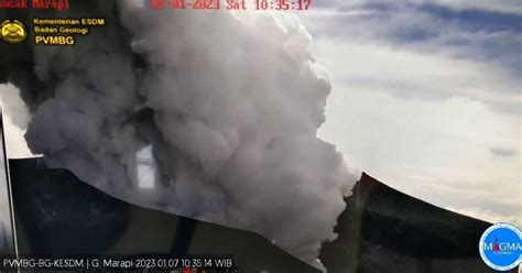 Gunung Marapi Di Sumbar Erupsi Lontarkan Abu Setinggi 300 Meter