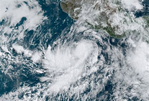 Cronaca Meteo L Uragano Blas In Azione Sul Pacifico Piogge