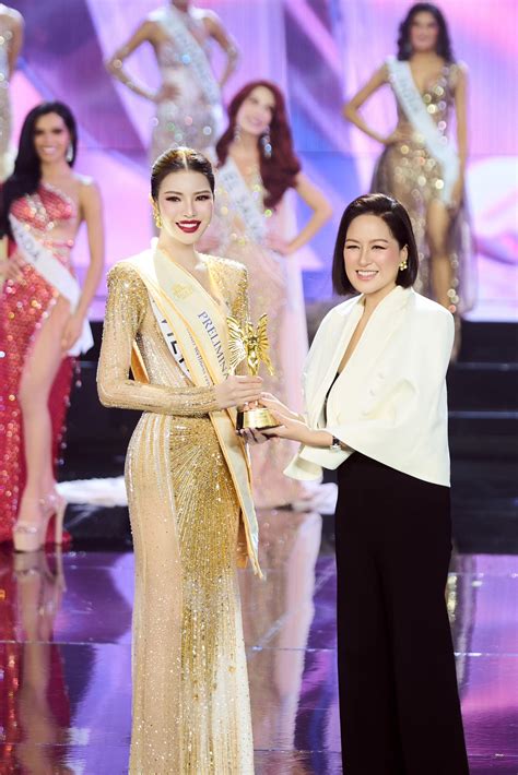 Tường San đạp đổ kỷ lục của Hương Giang giành cả loạt giải tại Hoa