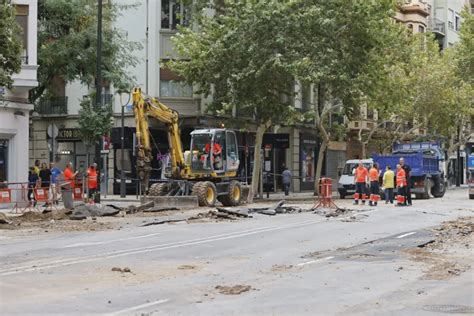 Reparan los destrozos tras el reventón en la Puerta del Carmen Imágenes