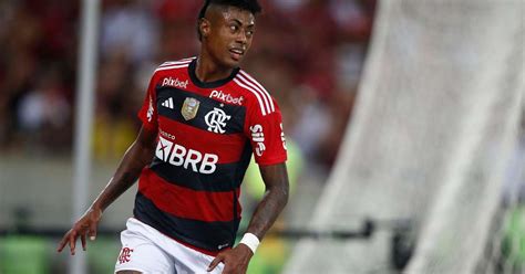 Bruno Henrique Renova Flamengo Veja Tempo De Contrato