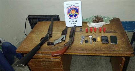 G1 Dupla é presa armas munições e carro roubado em Capoeiras