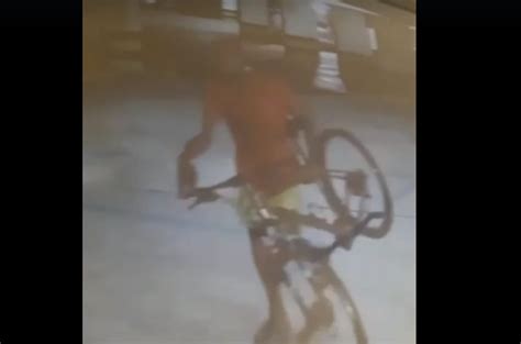 Homem furta bicicleta avaliada em 5 mil reais em prédio de luxo da