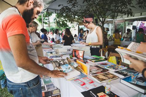 Feira estimula o mercado de livros independentes e autopublicações de