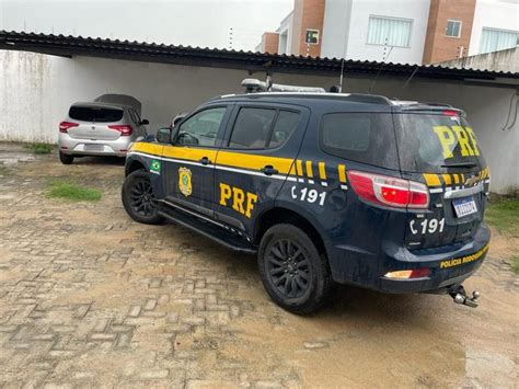 PRF Recupera Em Limoeiro Do Norte CE Carro Roubado E Clonado