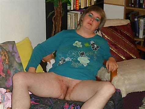 Jeder soll mich mit nackter Scheide sehen können Bild pics4men