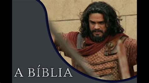A BÍBLIA A TERRA PROMETIDA As muralhas de Jerico sao destruidas e os