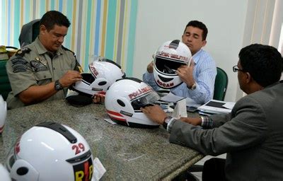 Polícia Penal de Alagoas Sgap entrega capacetes plotados à Rádio