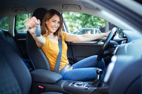 Cuál es la mejor edad para comprar tu primer auto Esto dicen los