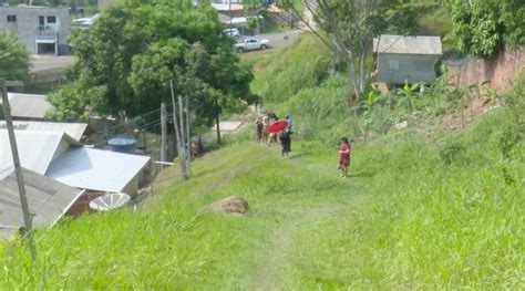 Fam Lias Esperam H Mais De Anos Por Acesso Trafegabilidade Em