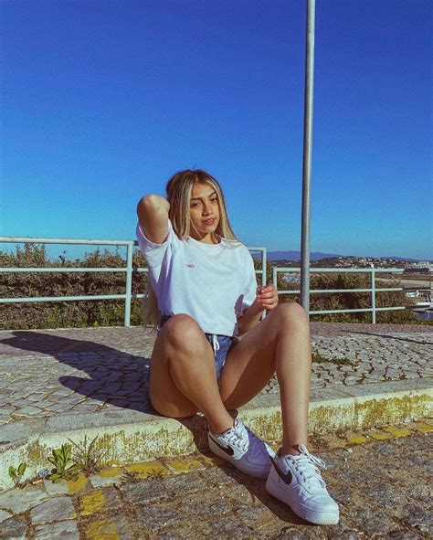 Pin em مرات الحفظ السريع em 2024 Poses femininas Looks tumblrs Looks
